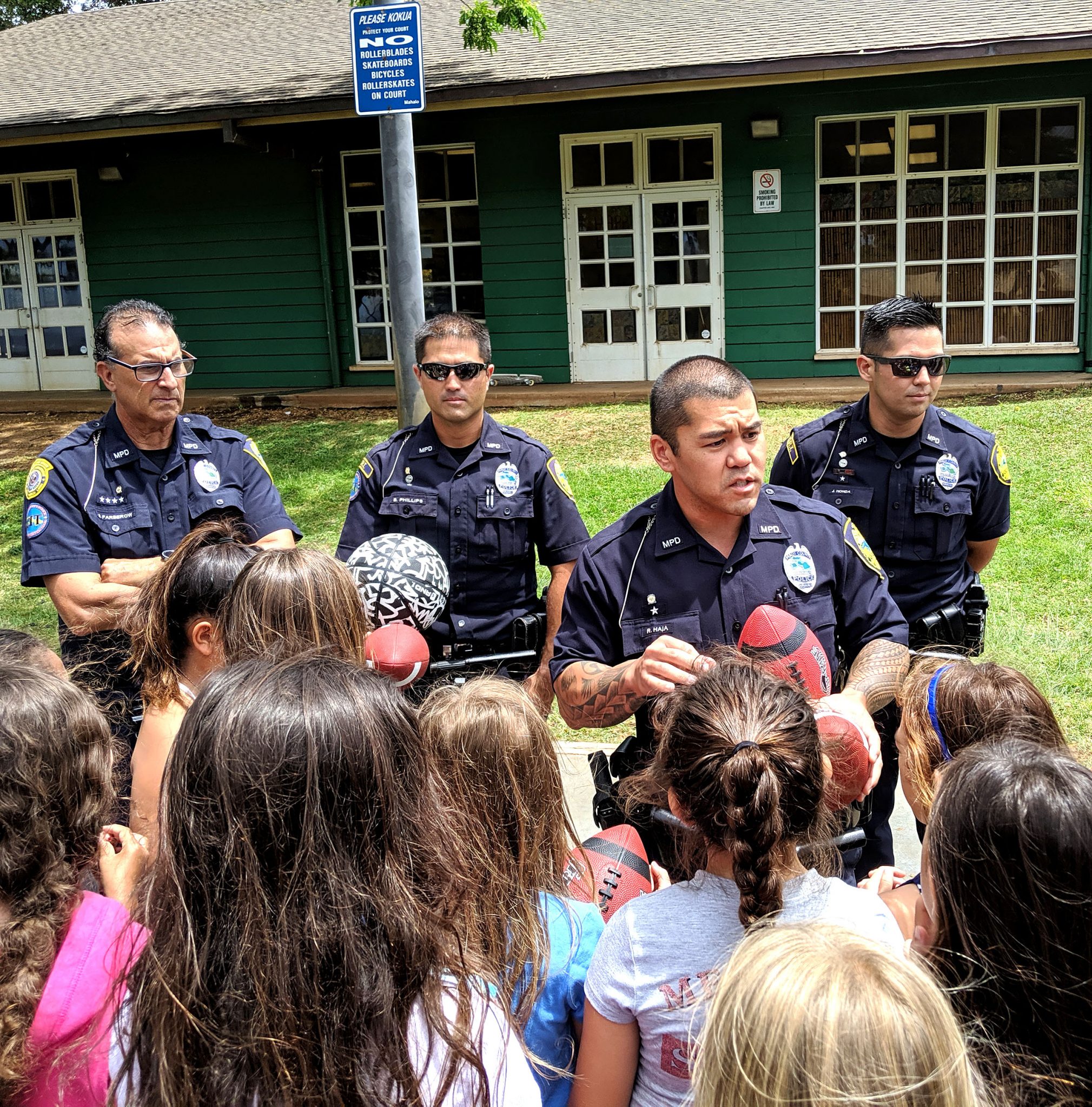 Police have ‘good’ visit at youth center | News, Sports, Jobs - Maui News